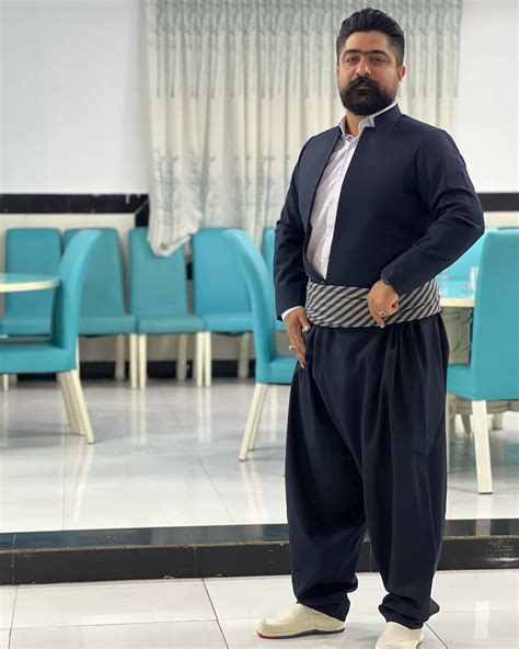 ‎وحید زارعی بازیگر و کارگردان‎ ‎اگه اینکاره باشی باز اینکارو میکنی