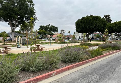 Eyes On The Street New East L A Rainwater Infiltration Medians
