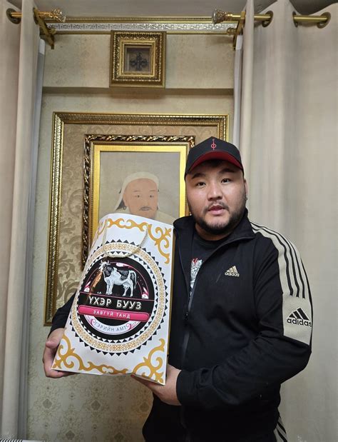 Товуухоролын Төрсөн дүүтэй минь маш адилхан 😍😍😍 Facebook