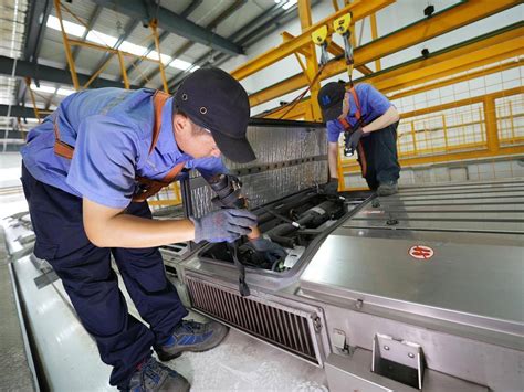 武汉地铁全线开启“制冷模式”温度空调列车