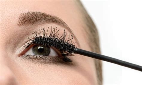How To Curl Eyelashes Tips And Tricks For The Perfect Curl Every Time