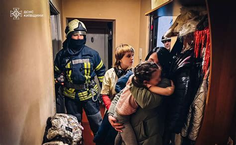Рятувальники визволили 4 річну дитину зачинену у квартирі в Ірпені Вечірній Київ