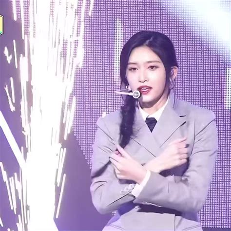 슬쩍 웃는 거 봐 ㅁㅊ 치즈 Cheeseo