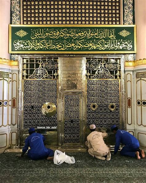 🌿 { يَا أَيُّهَا الَّذِينَ آمَنُوا لَا تَرْفَعُوا أَصْوَاتَكُمْ فَوْقَ صَوْتِ النَّبِيِّ وَلَا