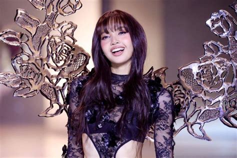 Blackpinks Lisa Reportedly Responds To Lip Syncing Allegations At Her