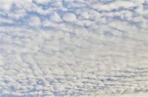 하얀 푹신한 구름이 있는 푸른 하늘 사진 배경 및 무료 다운로드를위한 그림 Pngtree