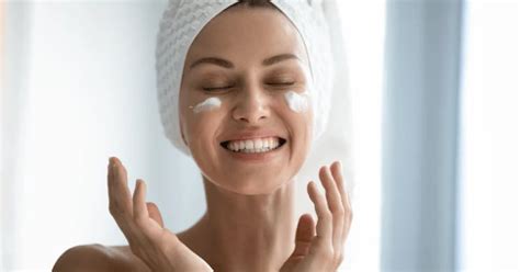 3 რამ რაც ყველა ქალის კანის მოვლის რუტინაში უნდა იყოს Marao