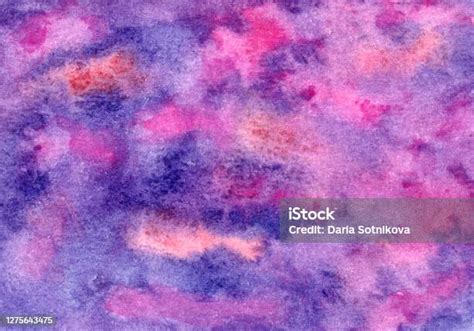 추상적 인 다채로운 수채화 배경 수채화 젖은 질감 핑크와 보라색 로맨틱 일러스트 추상 미술 손 페인트 원래 작품 종이에 물보라를 일으키는 색상 아쿠아렐 텍스처 0명에 대한