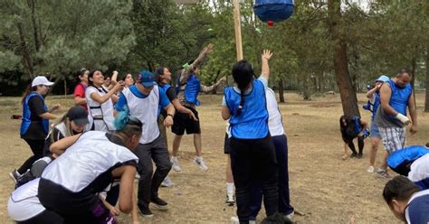 멕시코에서 즐기는 박 터트리기 놀이