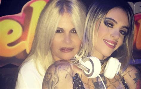 Monique Evans Posta Foto Com Namorada Meu Amor Ofuxico