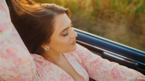 Adriana Diosi Prichádza S Debutovým Singlom Keep On Dreamin‘ → Premium News™