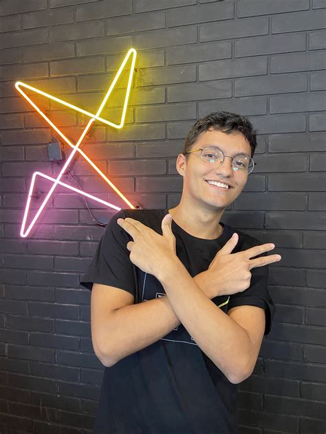 Alexandre Fernandes Medium