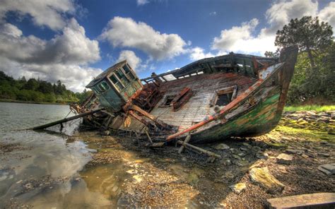 Shipwreck Wallpaper