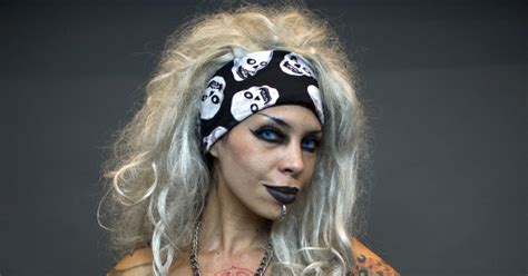 포토 금발의 파란 눈을 가진 무서운 언니