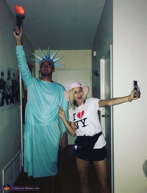 Tourist And Statue Of Liberty Couple Costume Last Minute Costume Ideas