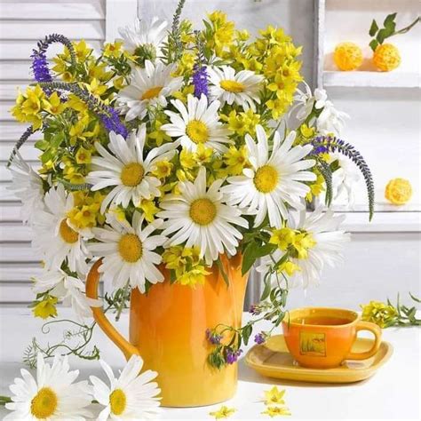 свежи цветя и свеж интериор онлайн пъзел