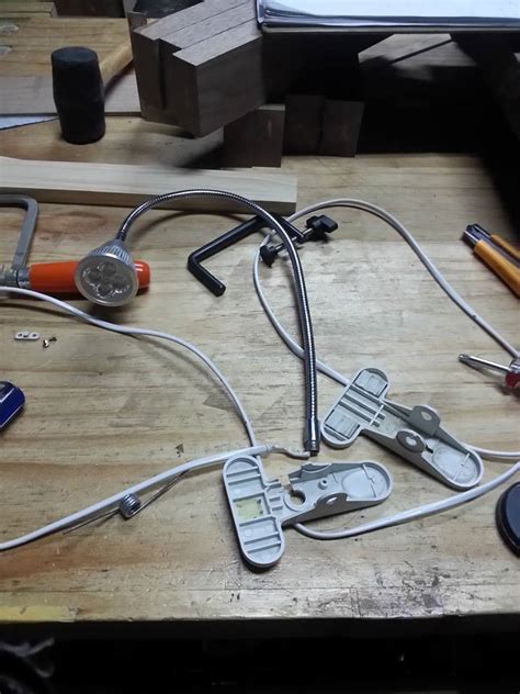 木樂園 一早的小驚喜~自爆的工作燈底座用了半年的工作燈就這樣解體了~~還好作木工的沒什麼不能醫的登勒~~~ Facebook