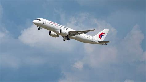 东航接收第二架c919，与首架机搭档执飞沪蓉快线商业航班旅客