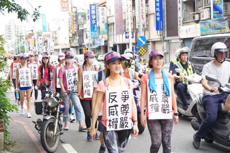 長榮空服員罷工第16天 苦行10小時陳情 早盤股價小跌 財經 Nownews今日新聞