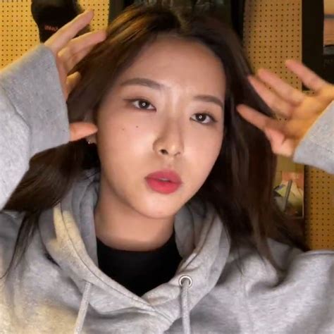 Pin By Bye B Tch On 🔥oliviahye🔥 Olivia Hye Big Kpop Olivia