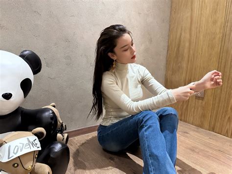 張馨予曬老公視角美照，過年不長胖反而更苗條，小蠻腰吸睛十足 壹讀