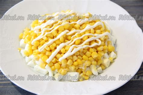 Салат с шампиньонами и крабовыми палочками 8 фото в рецепте