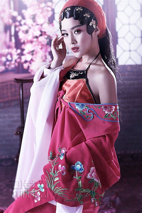 浓妆红唇古典少女图 红肚兜别样诱人 儿童画简笔画图片 哇图网
