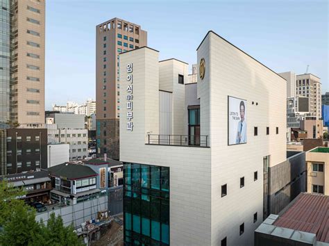 Lim Ee Seok Theme Dermatologic Clinic And Carenology Pioneering