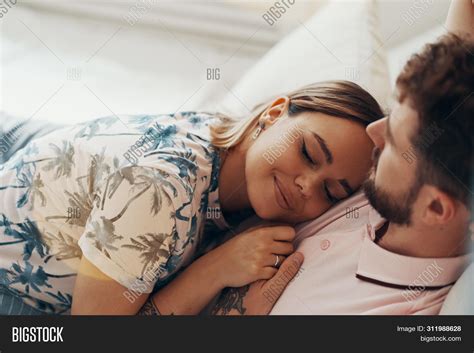 Romantic Hugs And Kisses Pics