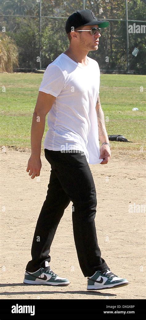 Ryan Phillippe At A Park In Brentwood With His Girlfriend To Watch His