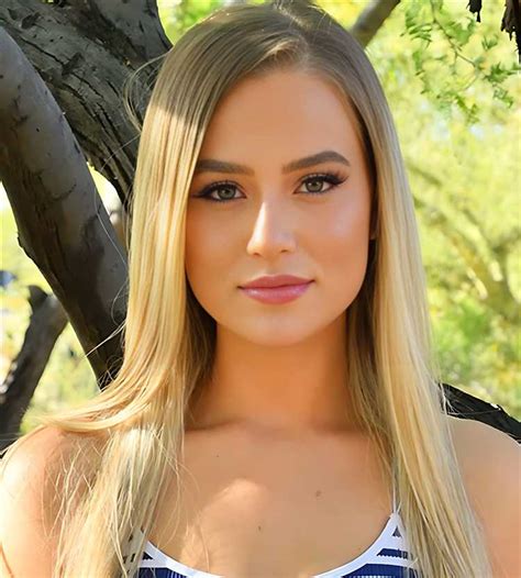Roxy Campbell Discovering The Life Age Height Body Measurements And