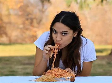 Girl Makes Eating Spaghetti Damn Sexy Video