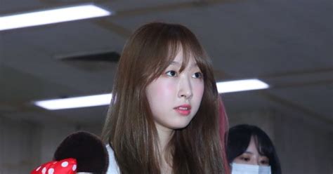 [포토] 우주소녀 수빈 미니마우스 꼭 안고서