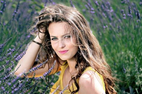 Безкоштовна картинка красива дівчина портрет посмішка