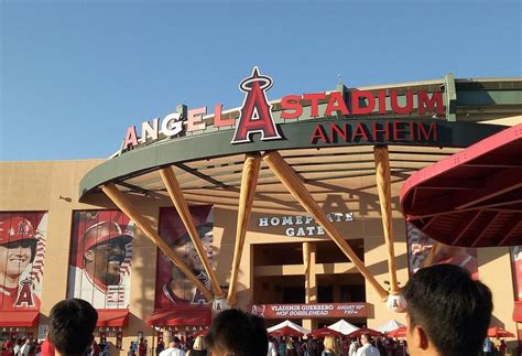 Former Anaheim Mayor To Plead Guilty In Corruption Case Involving Angel