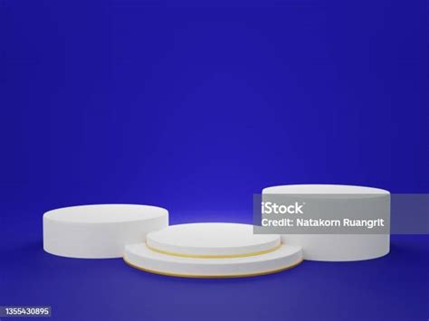 제품 프리젠 테이션 제품 핫 세일 크리스마스 축하를위한 트렌디 한 미니멀 스타일 3d 렌더링을위한 파란색 배경에 황금 반지가있는 3 라운드 화이트 포디움 스테이지 3차원