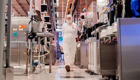 Intel Beats Earnings But Discloses 7nm Process Delay With 3rd Party Fab Contingency Plan
