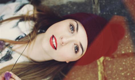 Hình Nền đối Mặt đàn Bà Mô Hình Chân Dung Mắt Xanh Brunette Kính Đỏ Nhiếp ảnh Trang