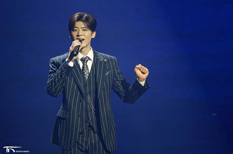 박지현 아이돌차트 3월 4주차 위클리스타 1위 돋보적인 존재