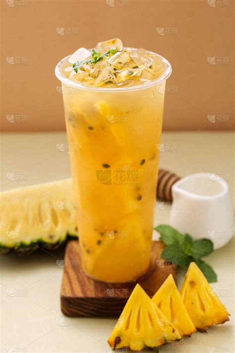 菠萝百香果果汁饮料水果茶冷饮