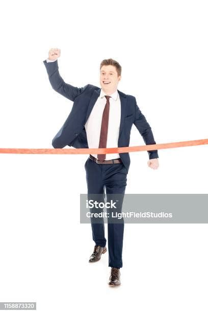 성공적인 젊은 사업가 흰색에 고립 된 빨간색 결승선에 실행 결승선에 대한 스톡 사진 및 기타 이미지 결승선 남자 남자 사업가 Istock