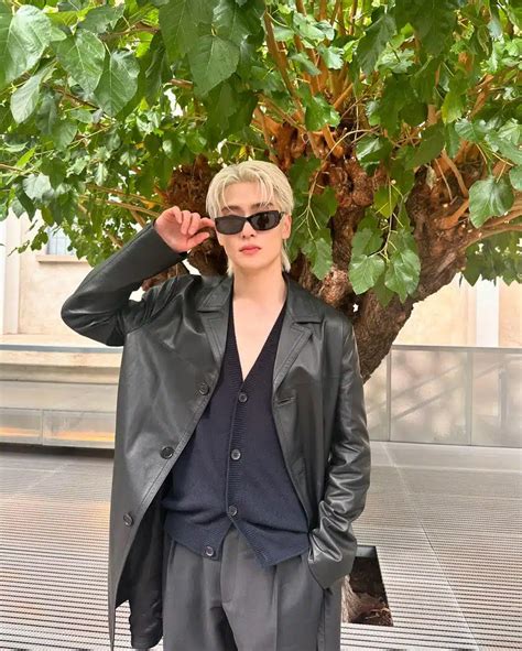 프라다 왕자 재현 인스타 업로드 팬플러스 커뮤니티