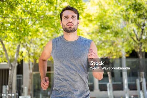 길거리에서 실행 하는 잘생긴 운동선수 20 24세에 대한 스톡 사진 및 기타 이미지 20 24세 20 29세 거리 Istock