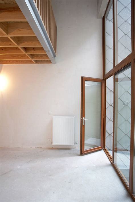 아그바 하우스는 한정적 대지환경을 극복하는 적극적인 건축어휘로 협소하지만 입지적인 장점을 살리는 어반하우스로 제안된다 앤트워프시에서 진행하는 도심지 거주환경 개선사업의