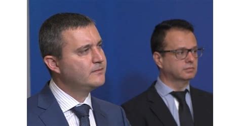 Електронна услуга или вътрешен човек източили данните на НАП