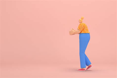 황금빛 머리를 가진 여자는 파란색 코듀로이 바지와 흰색 줄무늬가 있는 주황색 티셔츠를 입고 롤빵에 묶여 있습니다 그녀는 말할 때 손의 표현입니다 연기에서 만화 캐릭터의 3d