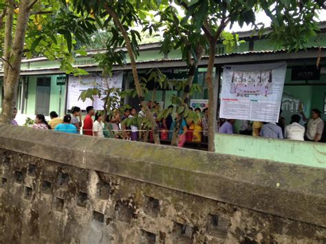 Dvb ဆိပ္ႀကီးခေနာင္တို မဲဆႏၵနယ္ ၁ မဲ႐ုံ ၂၊ ၃၊ ၄ တြင္ မဲထည့္ရန္ ေစာင့္ဆိုင္း