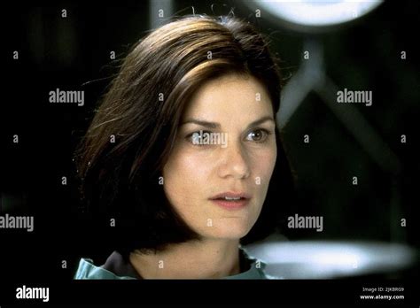 Linda Fiorentino Men In Black Skirt