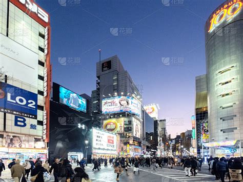 涉谷区日本夜晚斑马线人行横道真实的人商务城市生活仅日本人照明设备