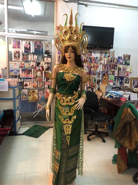 ชุดไทยอลังการ ชุดไทยถือป้าย ชุดไทยแฟนซี ชุดไทยประกวด เช่าชุดไทยกีฬาสี เช่าชุดราคาถูก เช่า